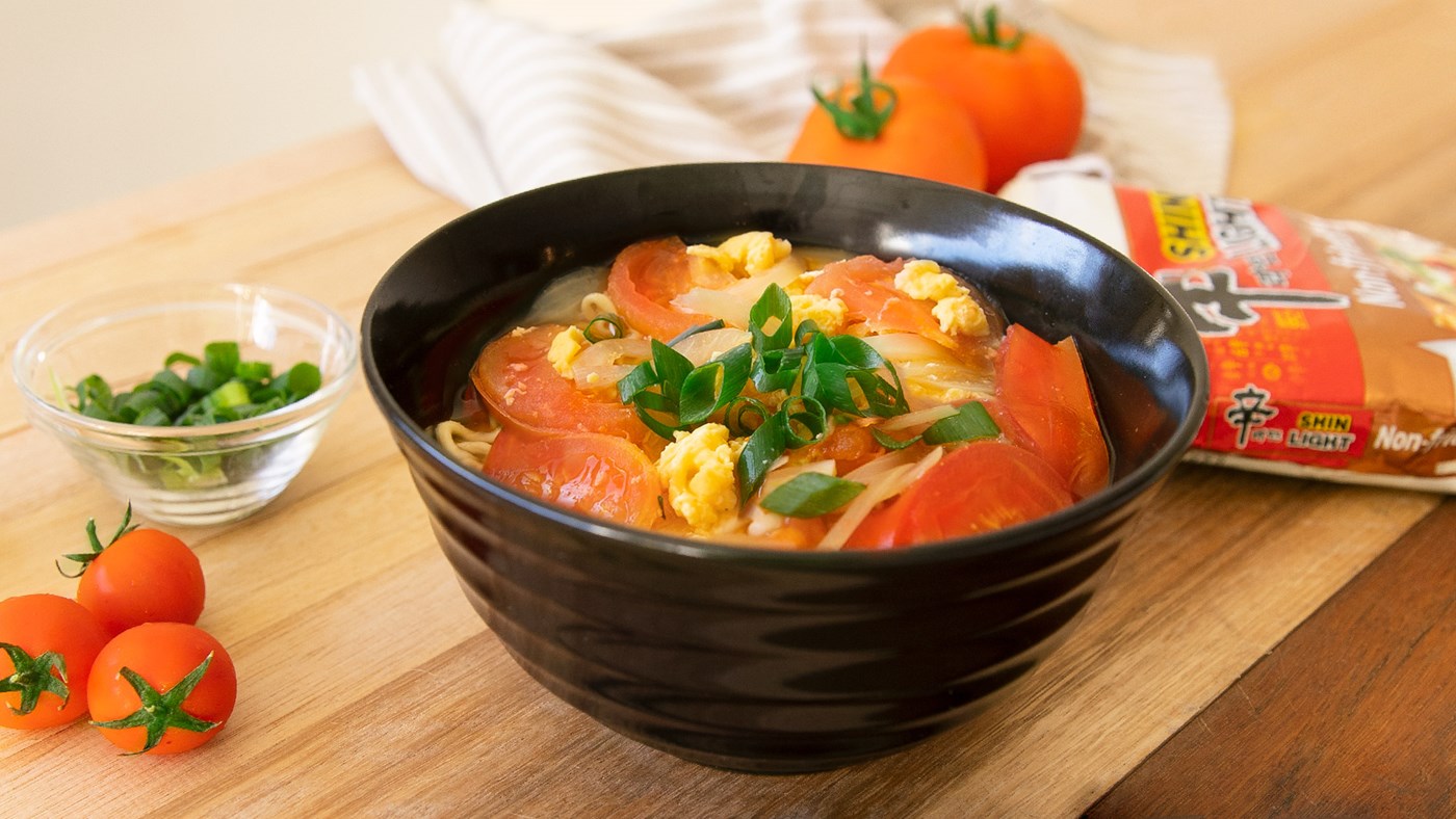 Tomato and egg ramyun - The wheel of Shin - Nongshim